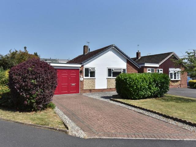 2 bedroom detached bungalow for sale