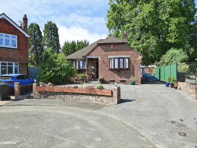 2 bedroom detached bungalow for sale