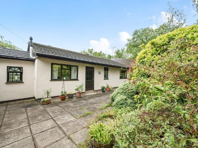 2 bedroom detached bungalow for sale