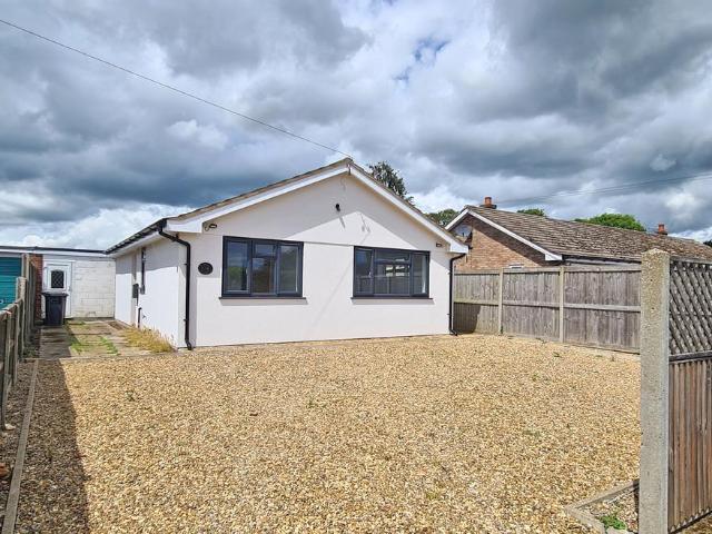 2 bedroom detached bungalow for sale