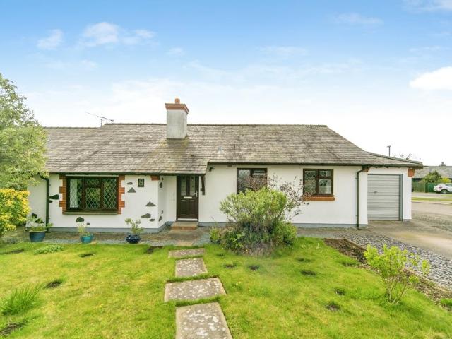 2 bedroom detached bungalow for sale