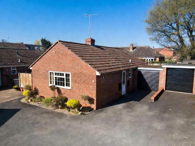 2 bedroom detached bungalow for sale