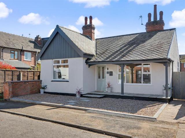 2 bedroom detached bungalow for sale