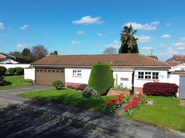 2 bedroom detached bungalow for sale