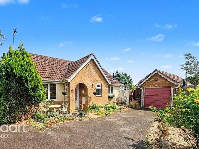 2 bedroom detached bungalow for sale