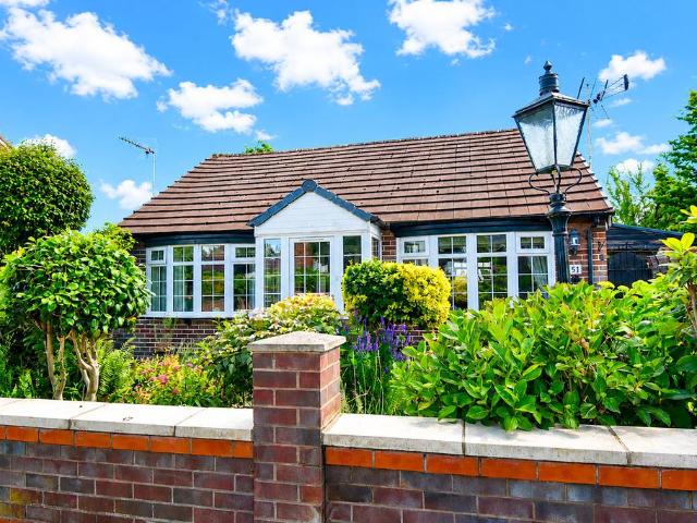 2 bedroom detached bungalow for sale