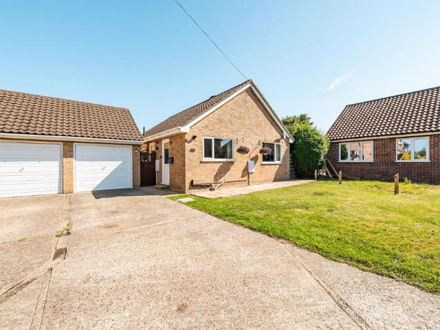 2 bedroom detached bungalow for sale