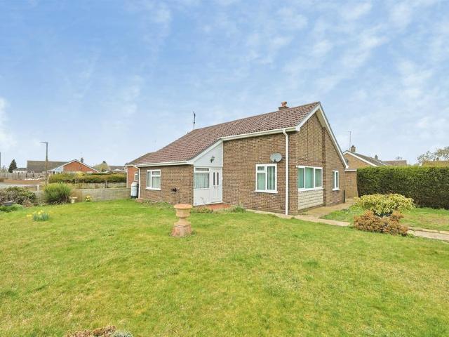 2 bedroom detached bungalow for sale