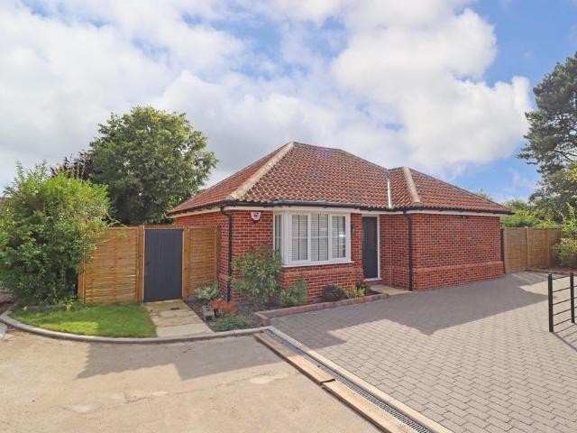 2 bedroom detached bungalow for sale