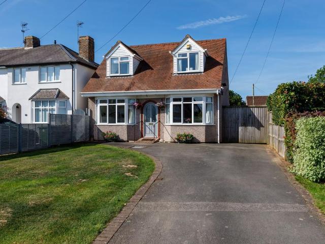 2 bedroom detached bungalow for sale