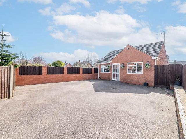 2 bedroom detached bungalow for sale