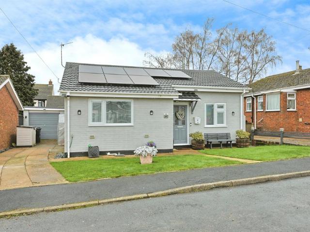 2 bedroom detached bungalow for sale