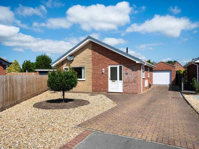 2 bedroom detached bungalow for sale
