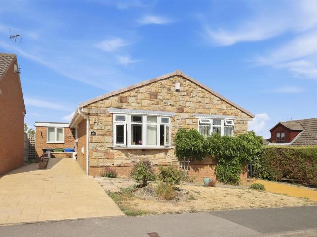 2 bedroom detached bungalow for sale