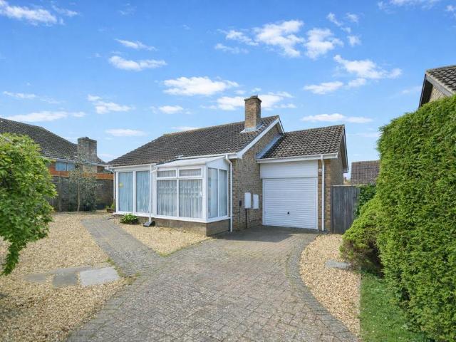 2 bedroom detached bungalow for sale