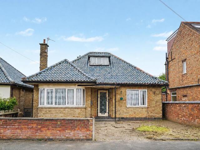 2 bedroom detached bungalow for sale