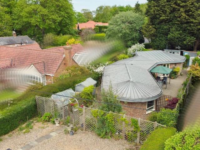 2 bedroom detached bungalow for sale