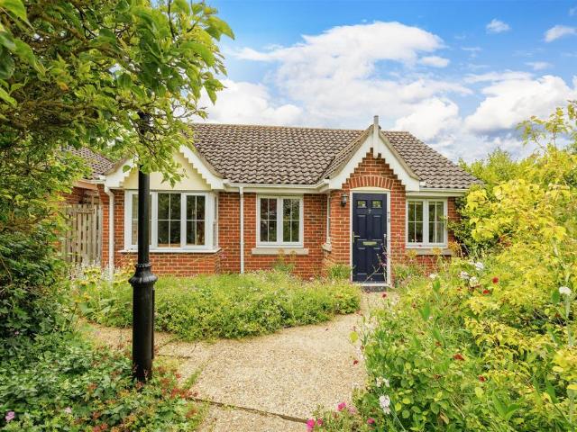 2 bedroom detached bungalow for sale