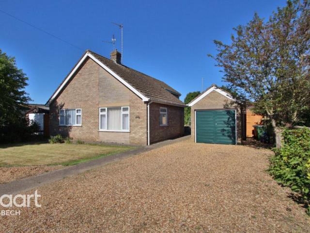2 bedroom detached bungalow for sale