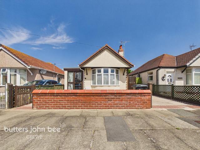 2 bedroom detached bungalow for sale