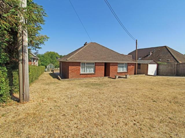 2 bedroom detached bungalow for sale