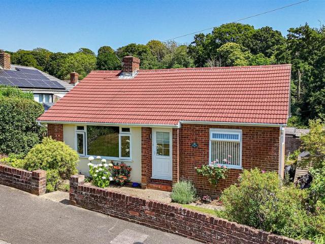 2 bedroom detached bungalow for sale