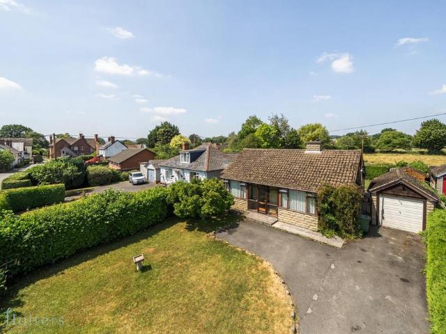 2 bedroom detached bungalow for sale
