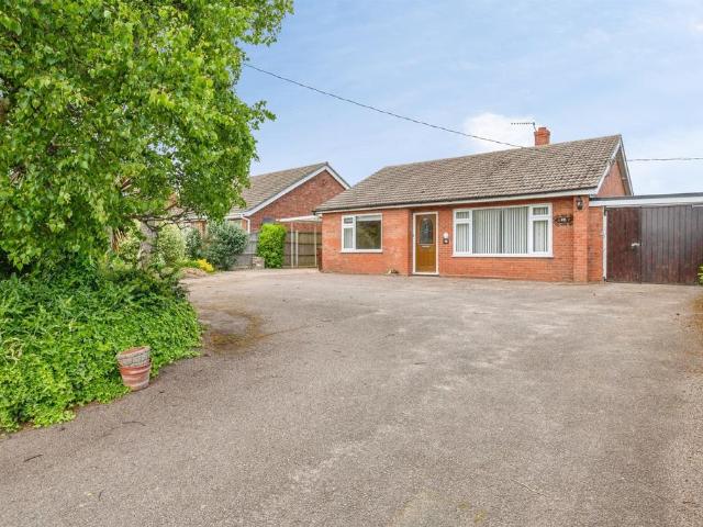 2 bedroom detached bungalow for sale
