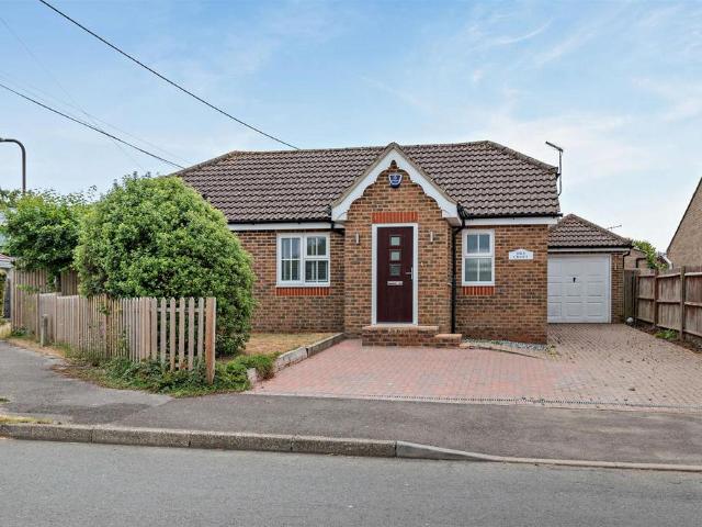2 bedroom detached bungalow for sale