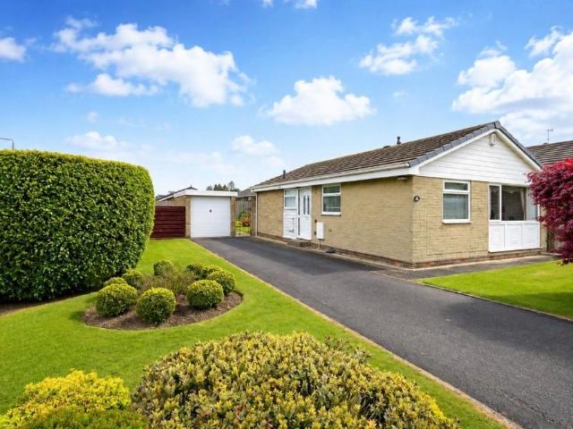 2 bedroom detached bungalow for sale