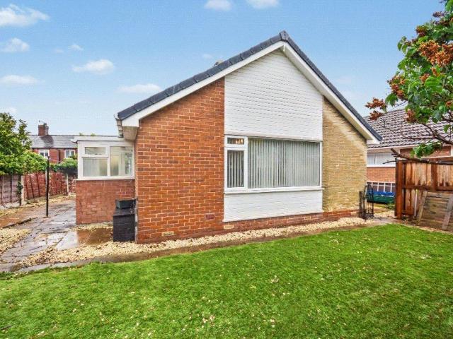 2 bedroom detached bungalow for sale