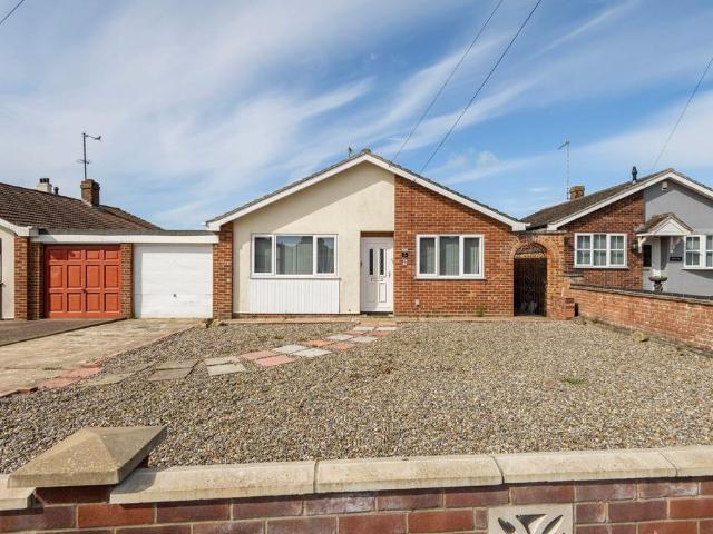 2 bedroom detached bungalow for sale
