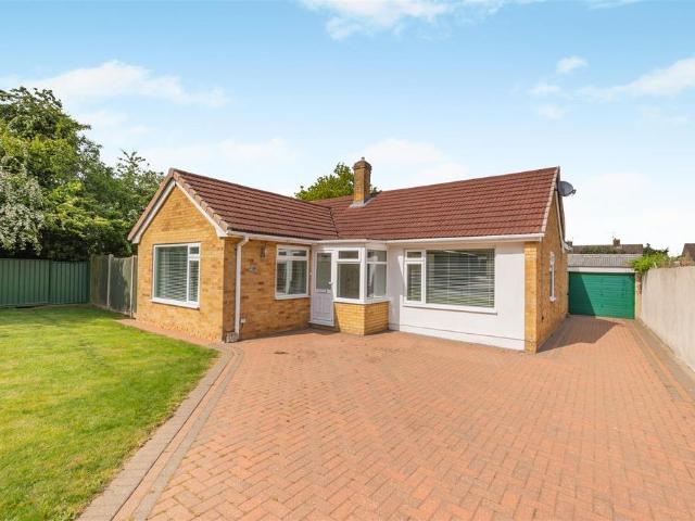 2 bedroom detached bungalow for sale