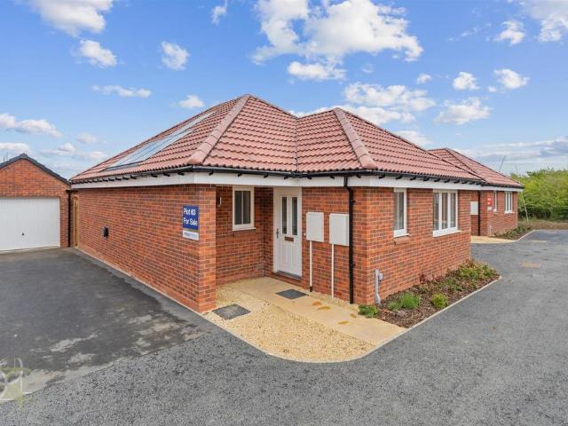2 bedroom detached bungalow for sale