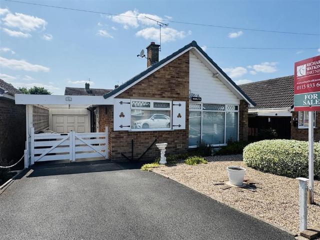 2 bedroom detached bungalow for sale