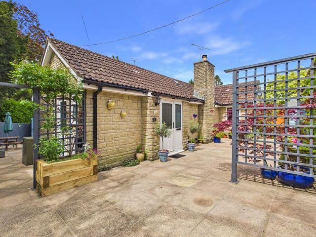 2 bedroom detached bungalow for sale