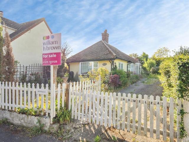 2 bedroom detached bungalow for sale