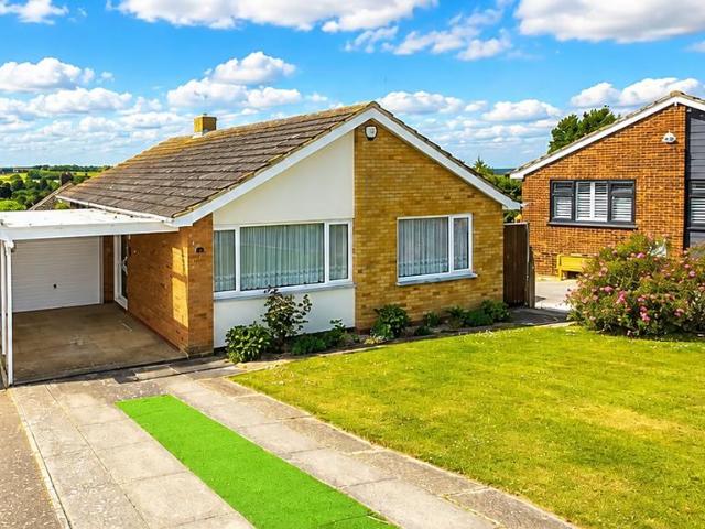 2 bedroom detached bungalow for sale