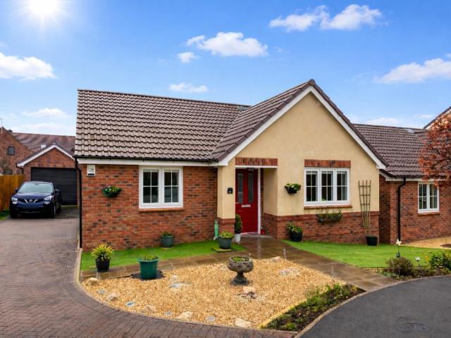 2 bedroom detached bungalow for sale