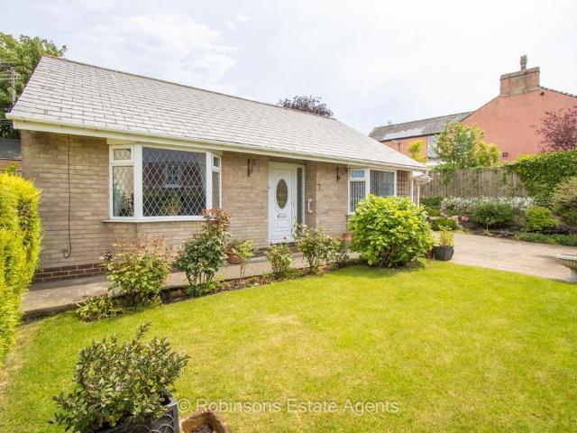 2 bedroom detached bungalow for sale