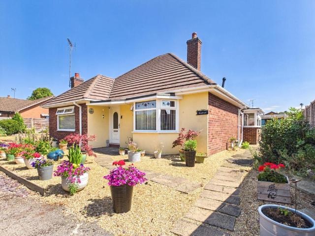 2 bedroom detached bungalow for sale