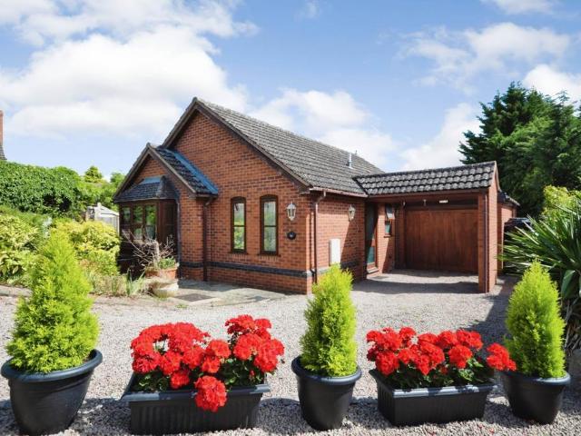 2 bedroom detached bungalow for sale