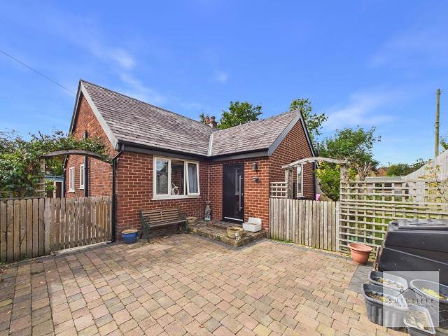 2 bedroom detached bungalow for sale
