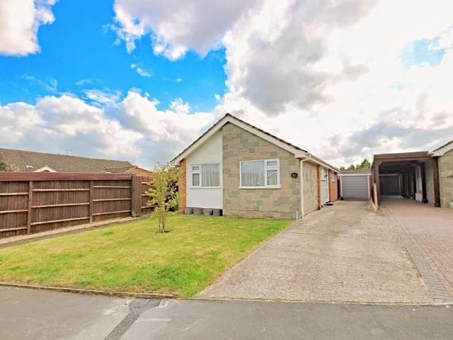 2 bedroom detached bungalow for sale