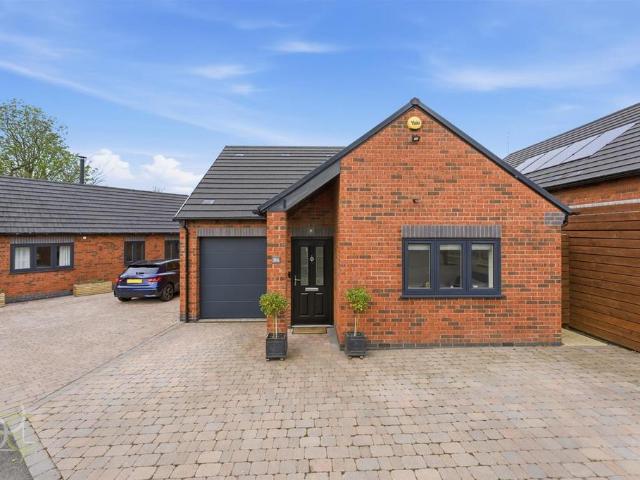 2 bedroom detached bungalow for sale
