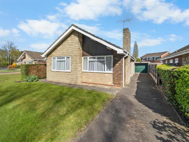 2 bedroom detached bungalow for sale