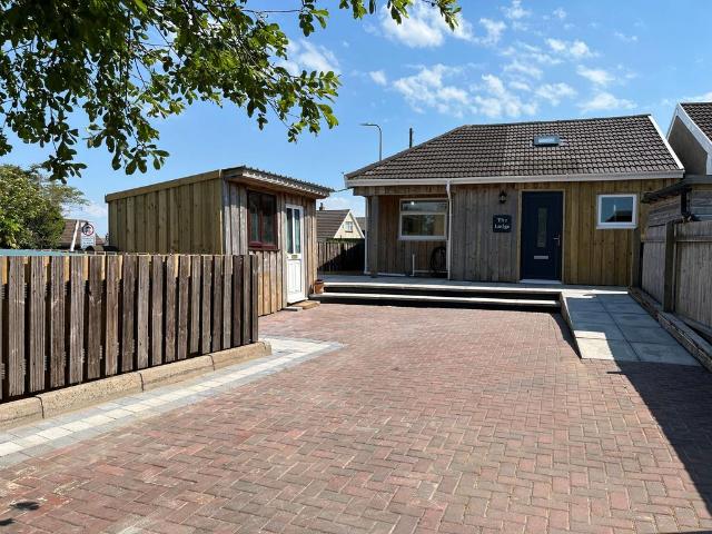 2 bedroom detached bungalow for sale