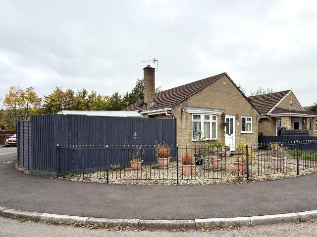 2 bedroom detached bungalow for sale