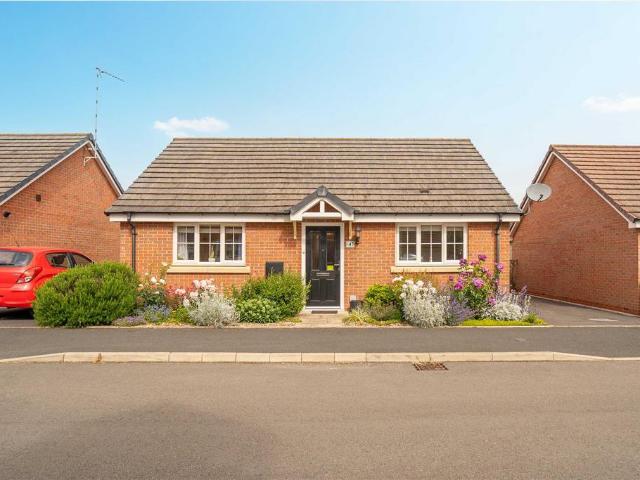 2 bedroom detached bungalow for sale