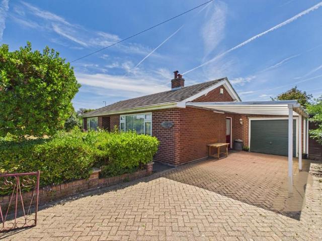 2 bedroom detached bungalow for sale